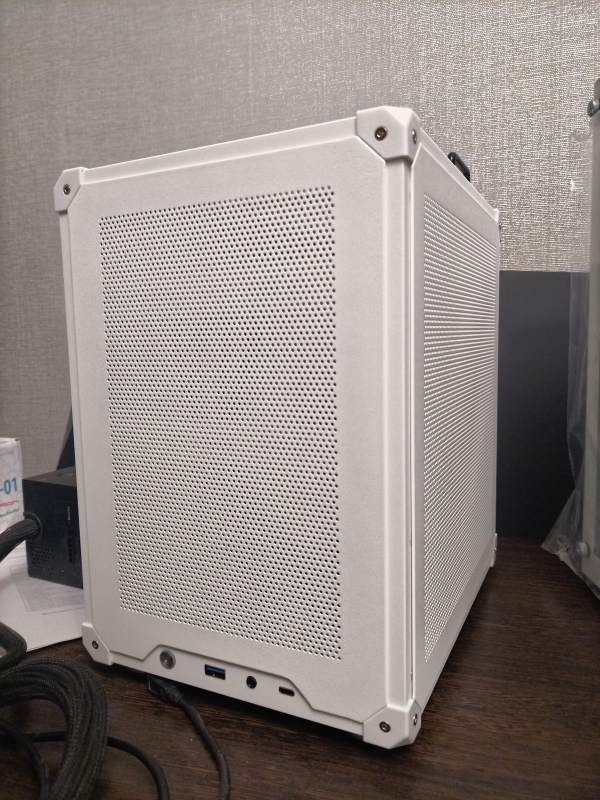 Обзор от покупателя на Корпус Jonsbo C6 Handle белый — интернет магазин