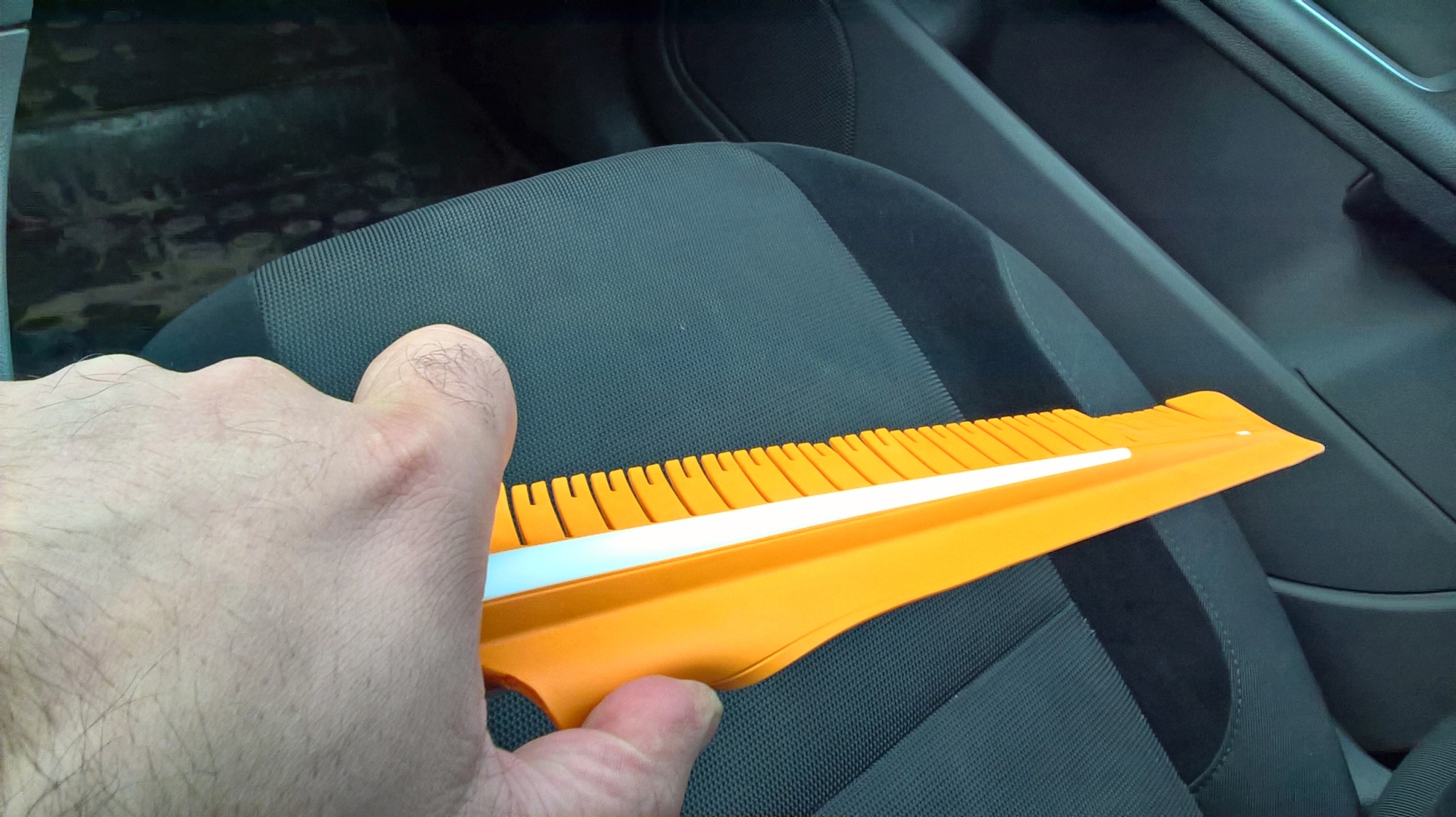 Обзор от покупателя на Щетка автомобильная Fiskars SnowXpert 1019352 ...