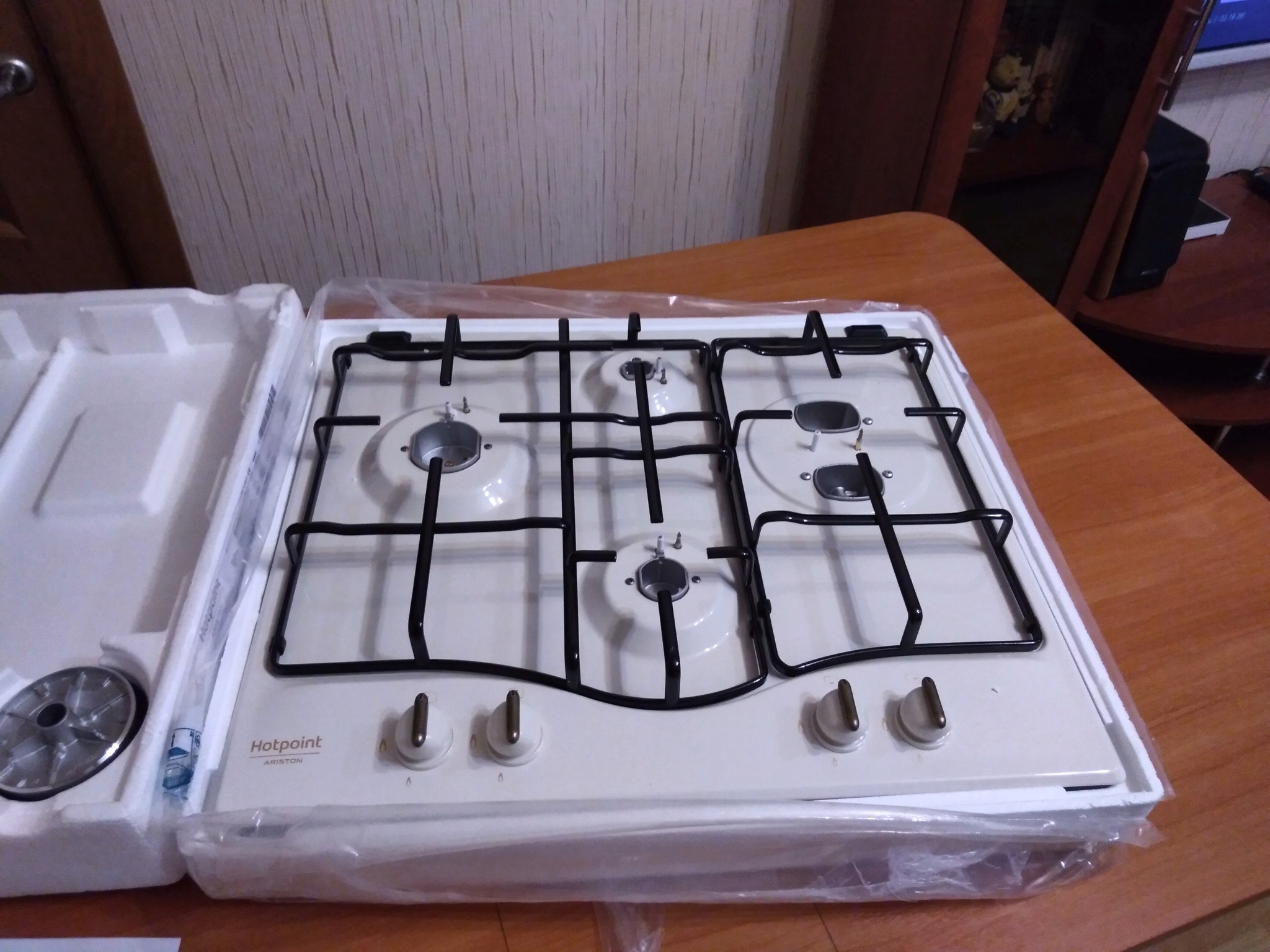 Обзор от покупателя на Газовая варочная панель Hotpoint-Ariston 7HPCN ...