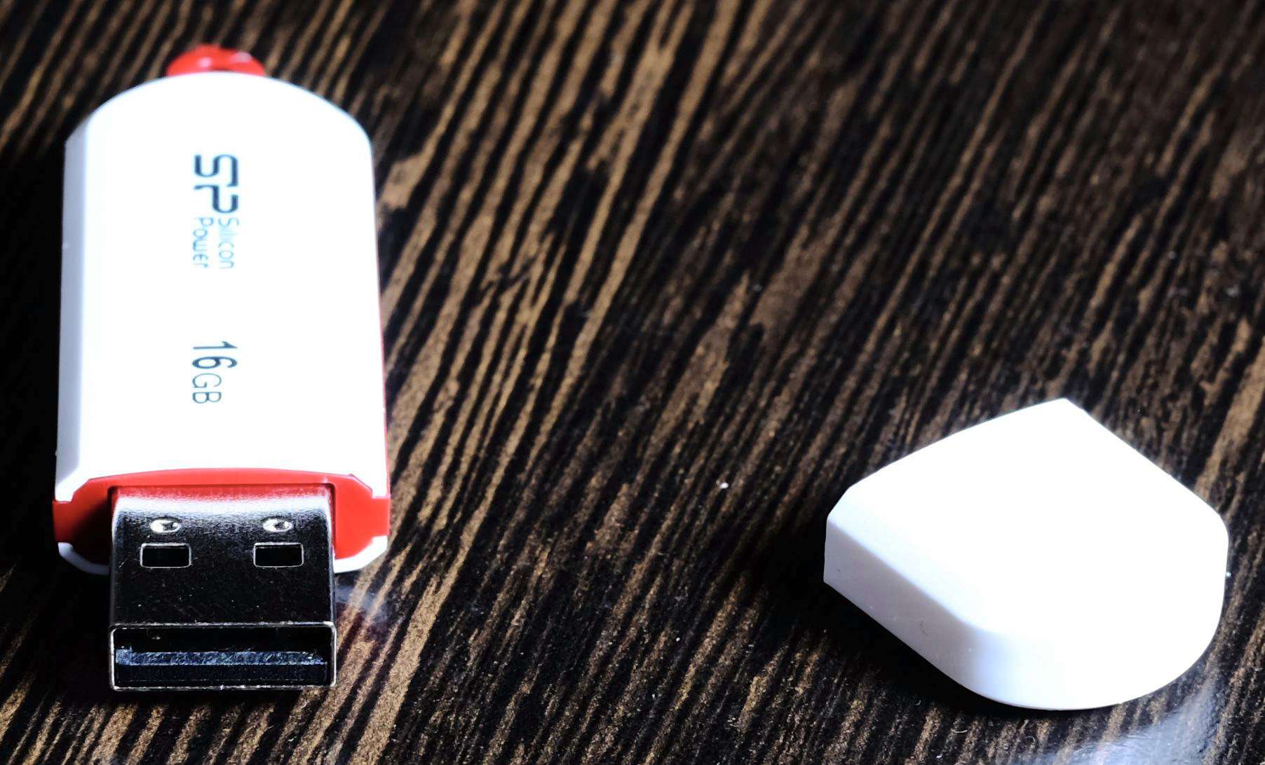 USB флешка Silicon Power LuxMini 320 16Gb white USB 2.0 — купить в ...