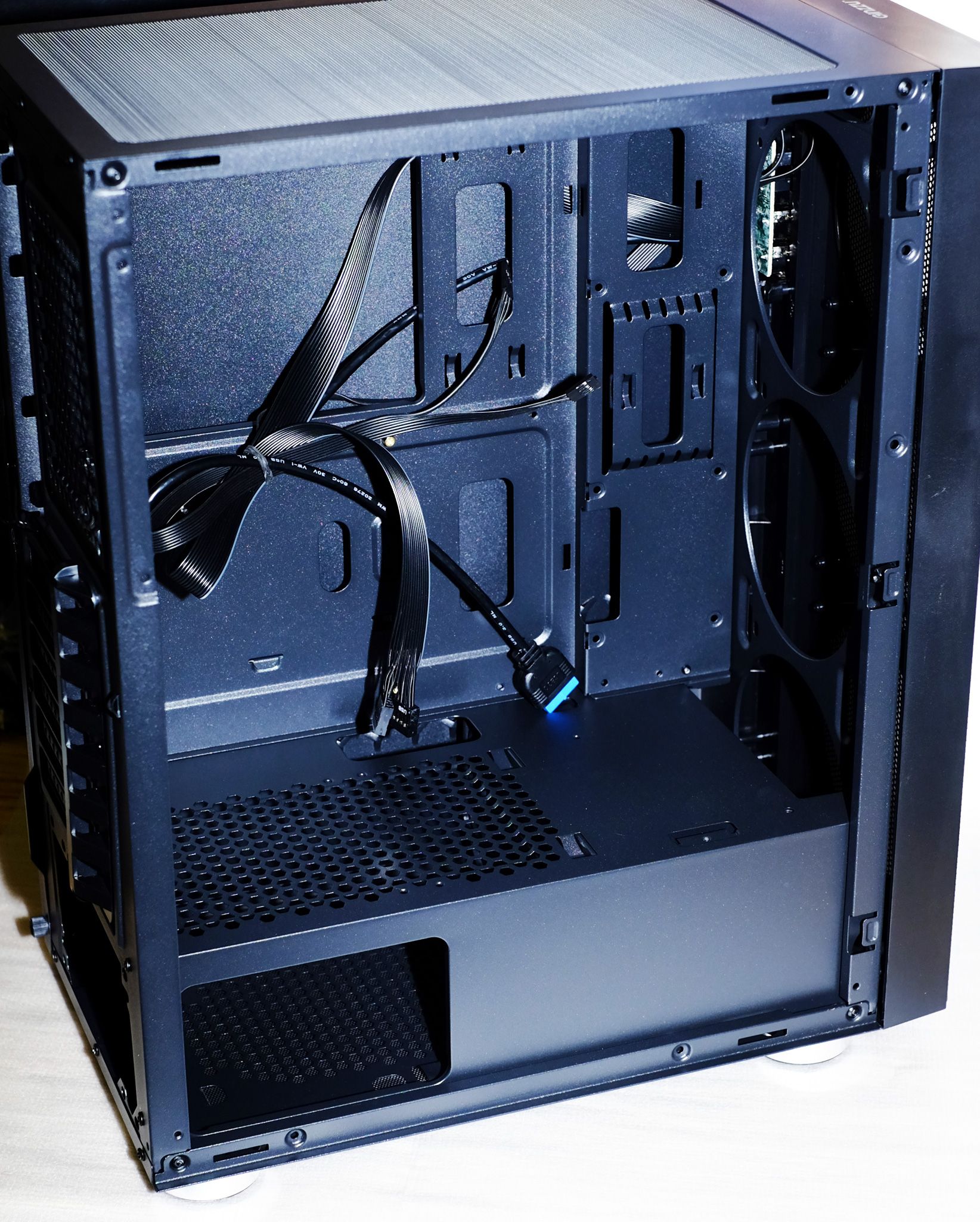 Корпус Ginzzu CL180 — купить в интернет-магазине ОНЛАЙН ТРЕЙД.РУ