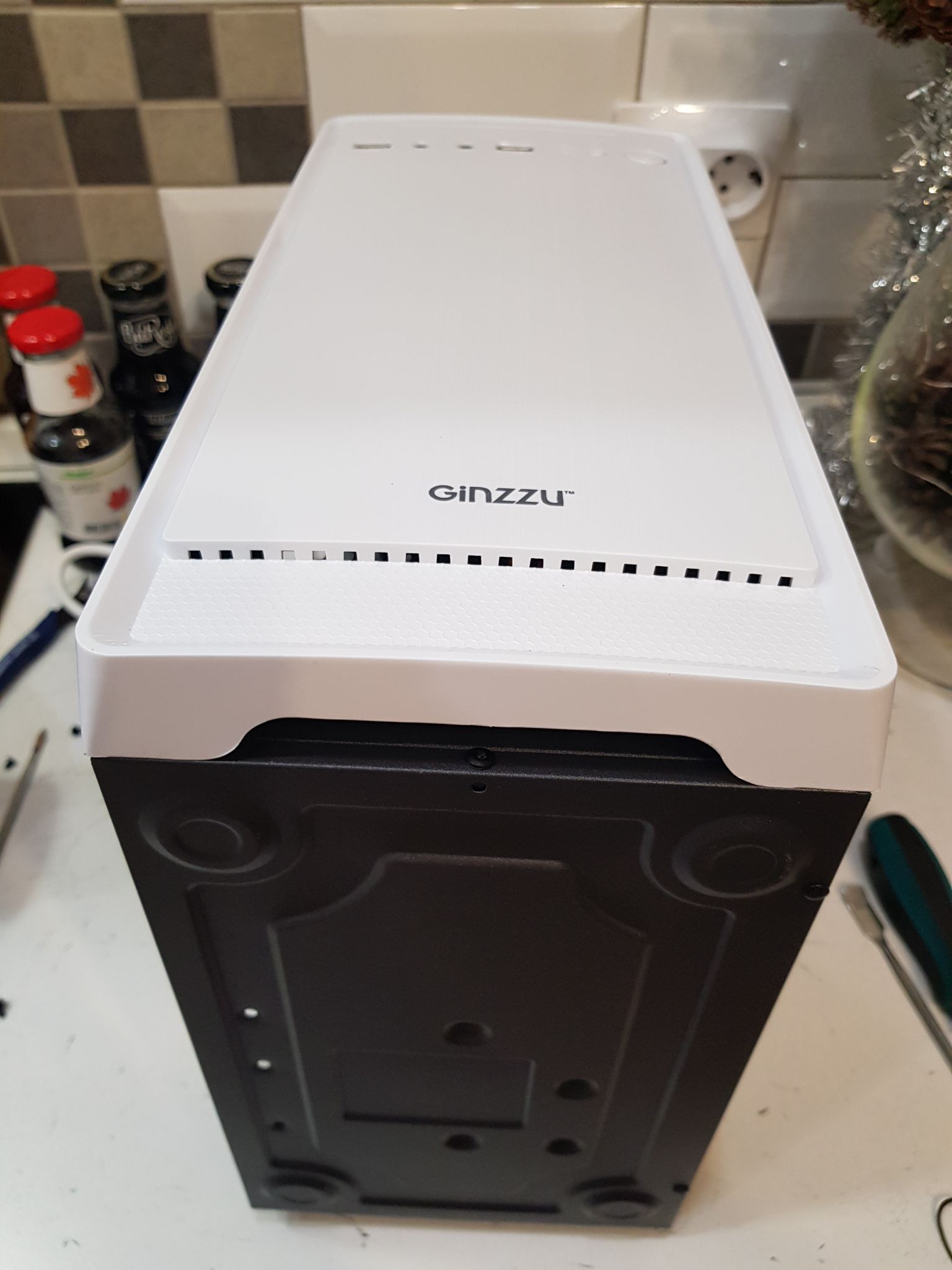 Корпус Ginzzu B185 White — купить в интернет-магазине ОНЛАЙН ТРЕЙД.РУ