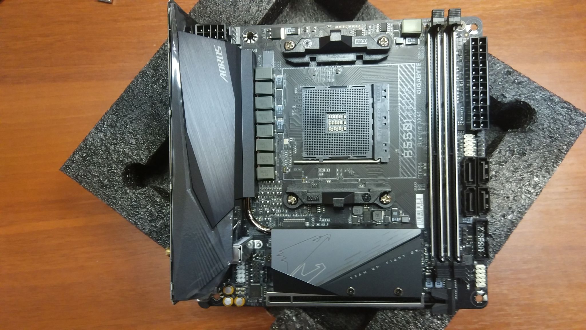 Материнская плата GIGABYTE B550I AORUS PRO AX (AM4, mini-ITX) — купить ...