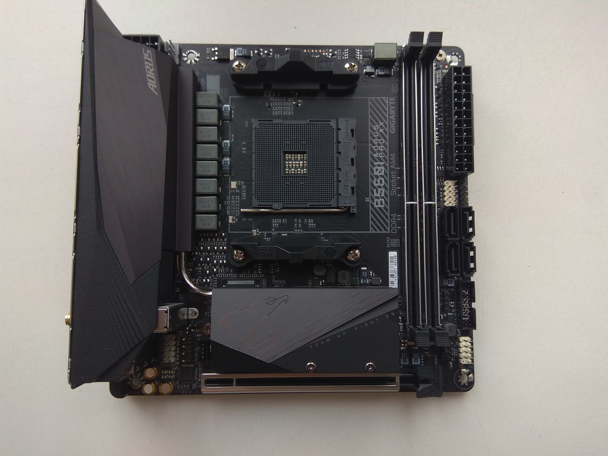 Материнская плата GIGABYTE B550I AORUS PRO AX (AM4, mini-ITX) — купить ...
