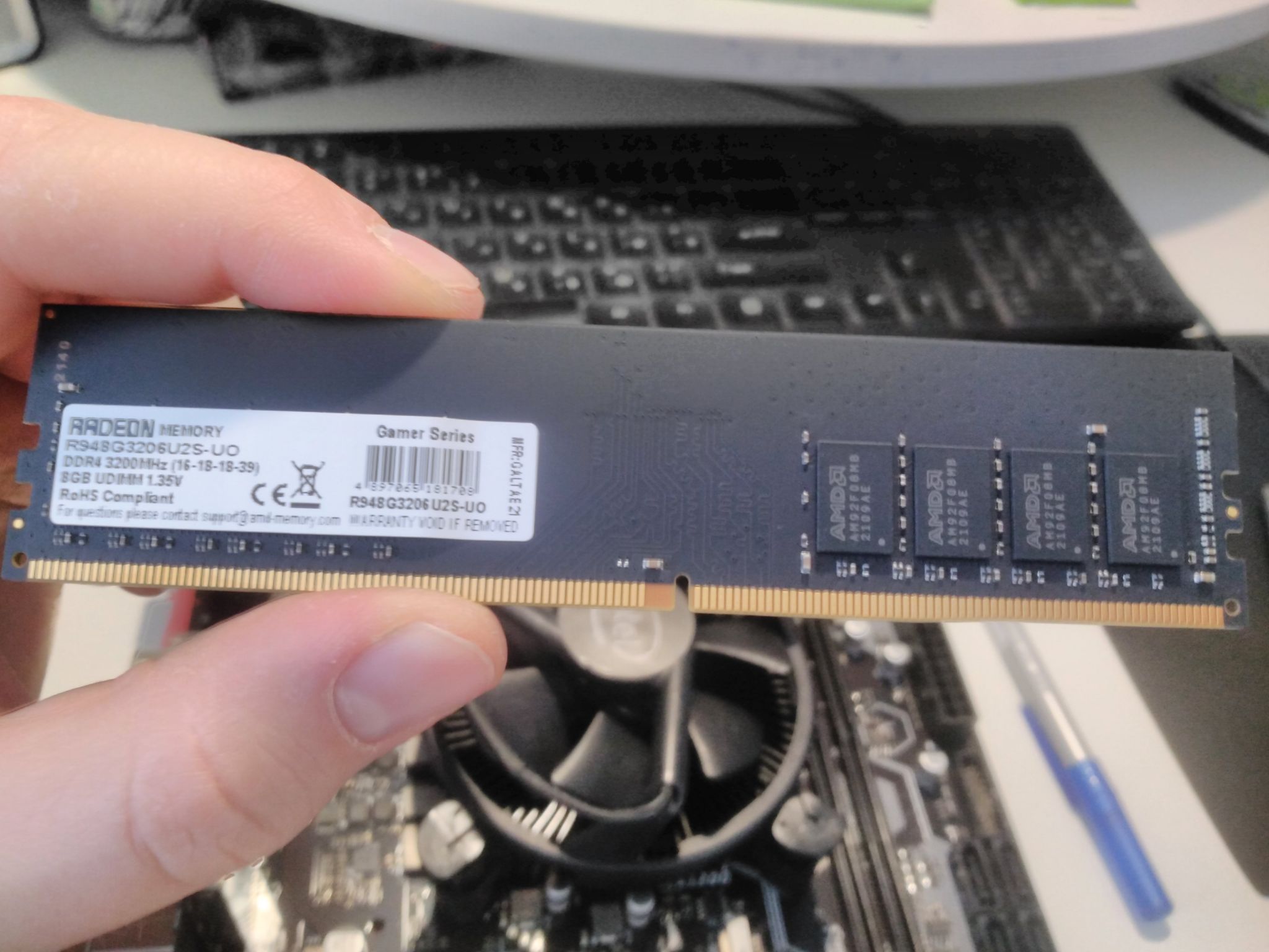 Оперативная память AMD DDR4 8Gb 3200MHz pc-25600 oem (R948G3206U2S-UO ...