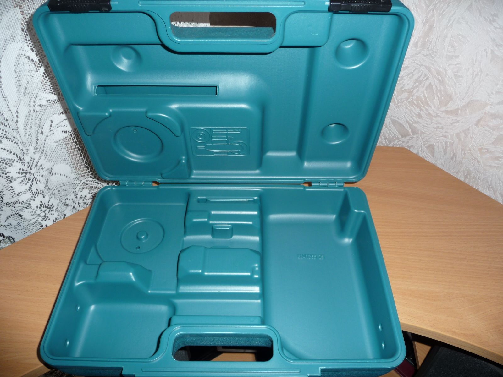 Кейс пластиковый MAKITA для УШМ 115-125 мм 824736-5 — купить по низкой ...