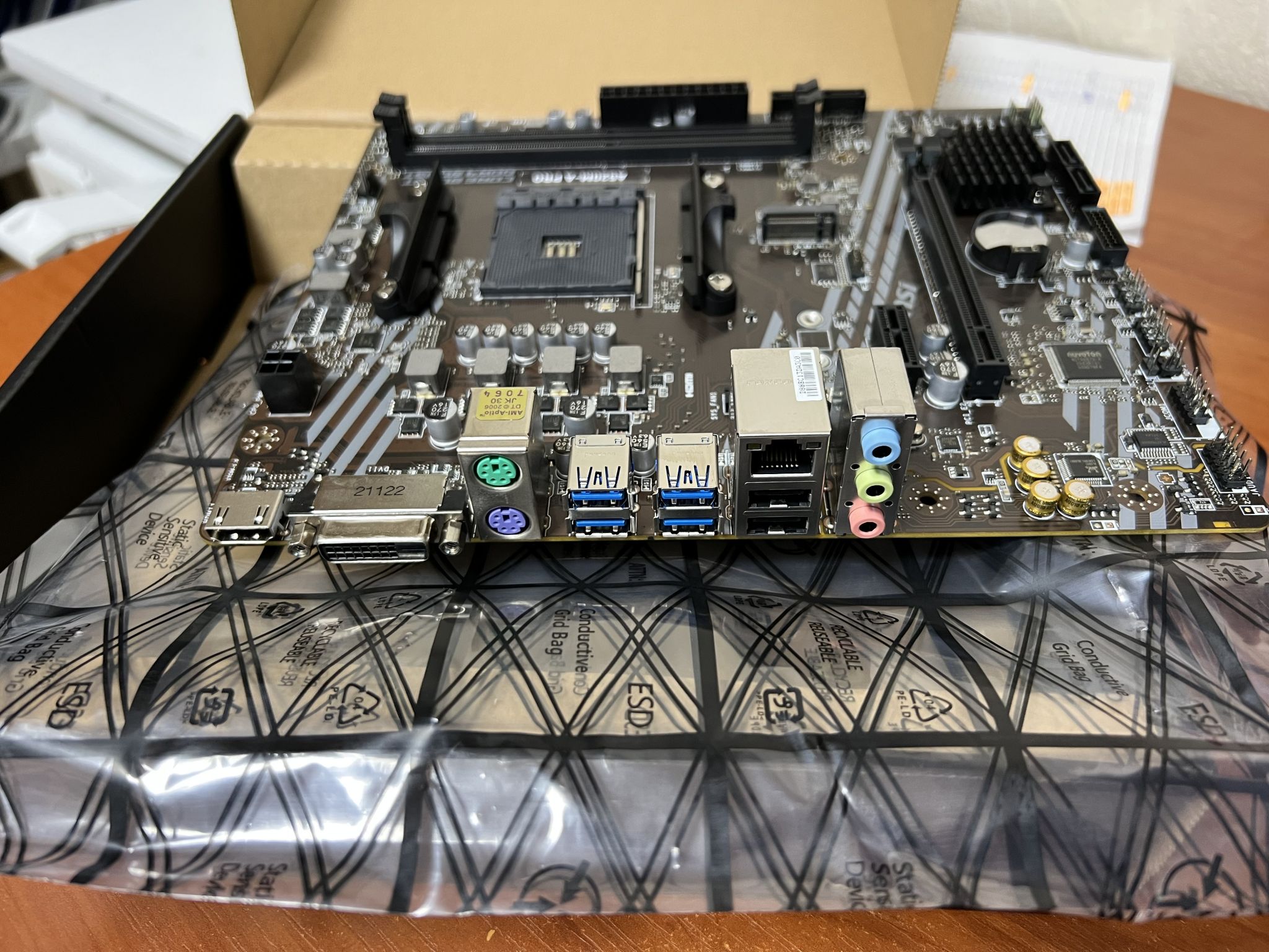 Материнская плата MSI A520M-A PRO (AM4, mATX) — купить по низкой цене в ...