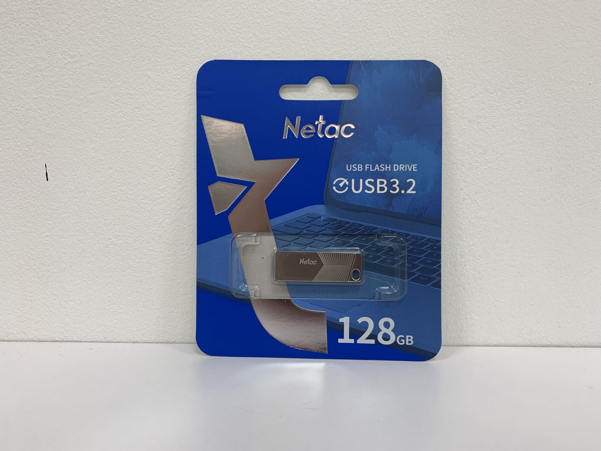 USB флешка Netac UM1 128Gb silver USB 3.2 (NT03UM1N-128G-32PN) — купить ...