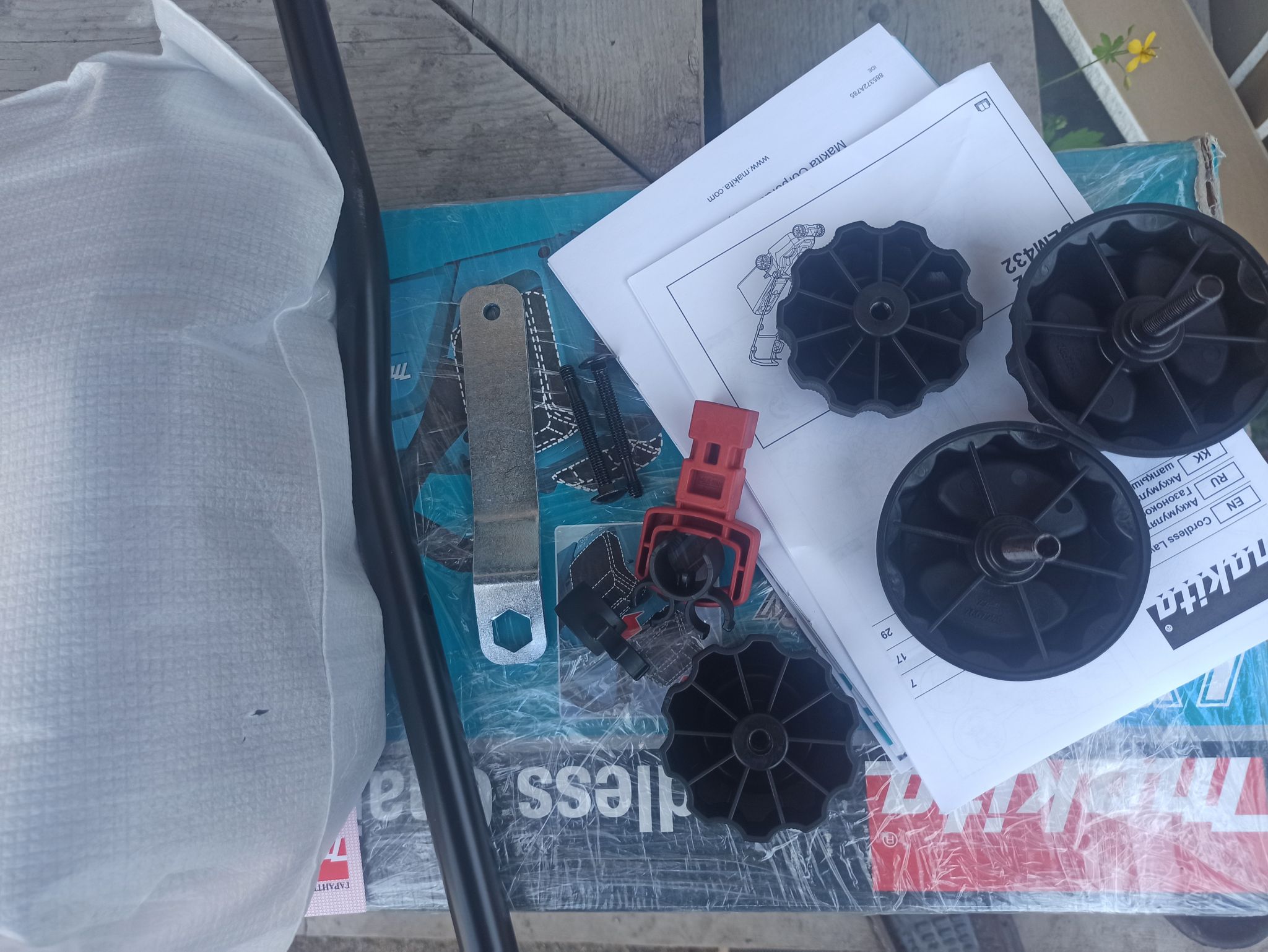 Газонокосилка аккумуляторная Makita DLM382PM2 LXT — купить по низкой ...