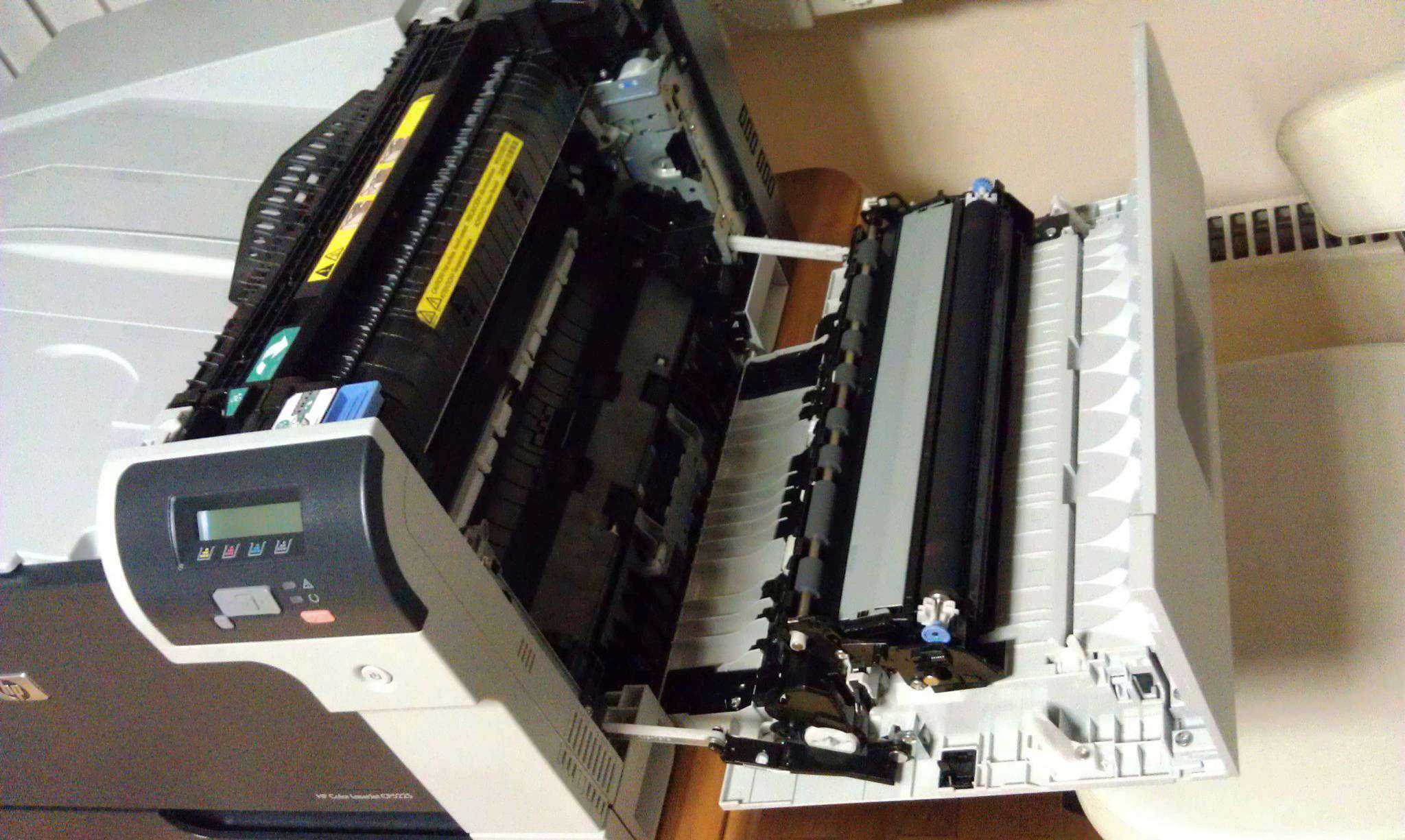 Цветной лазерный принтер HP Color LaserJet Professional CP5225n ...